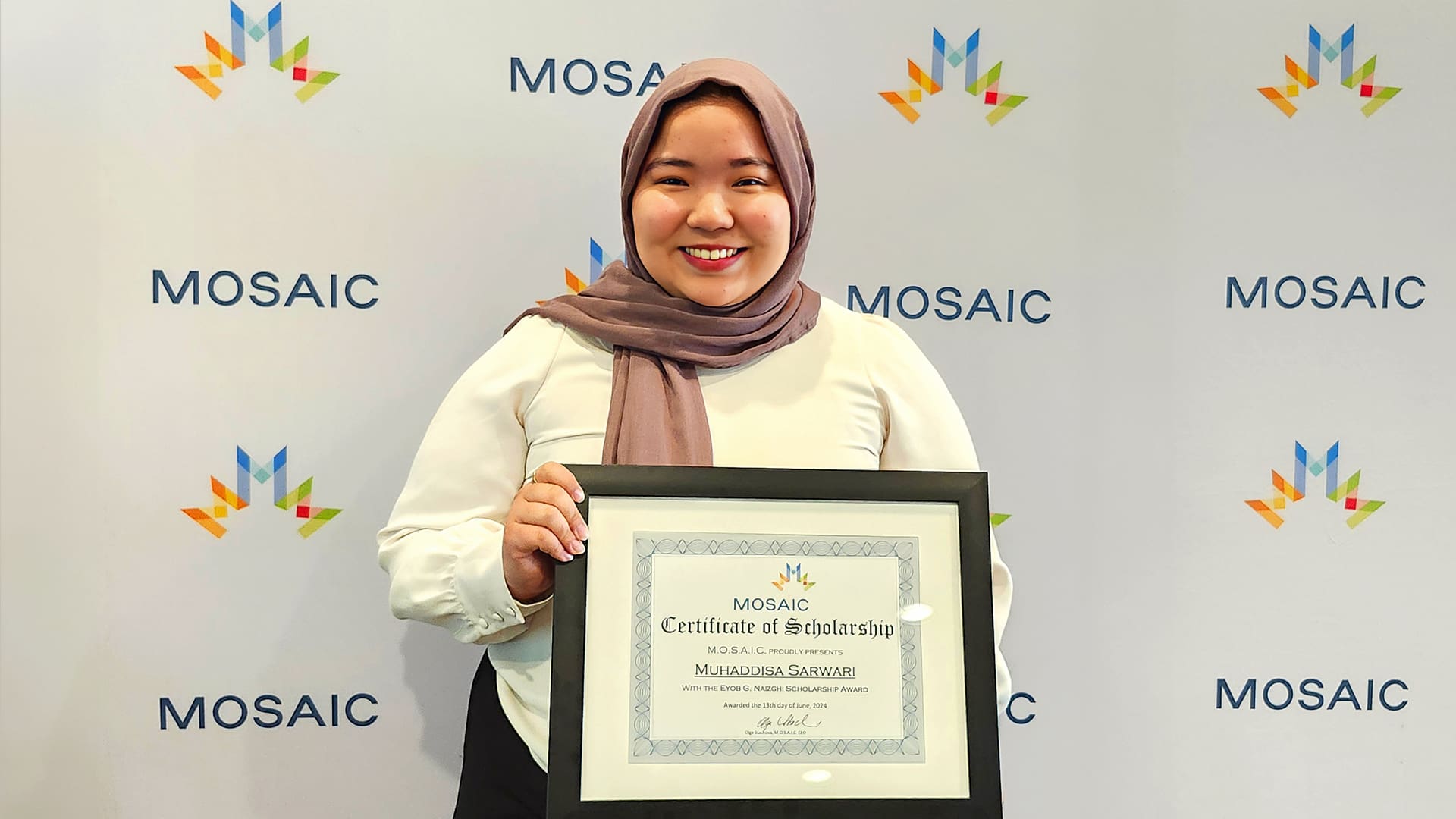 Female Refugee Scholarship Awarded to Young Activist | Awards | MOSAIC